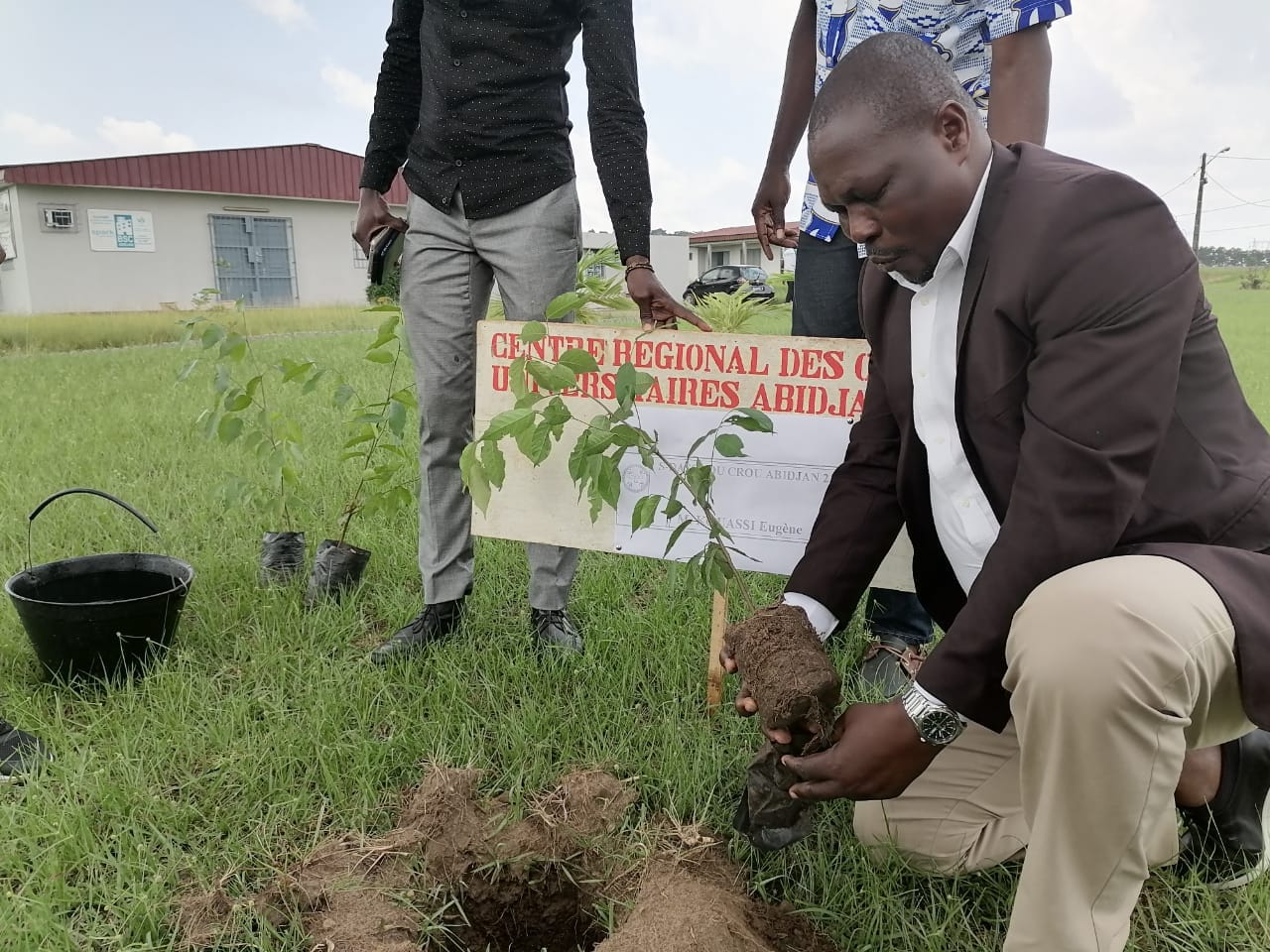 ACTIVITÉ DE PLANTING D'ARBRES - CROU ABIDJAN 2